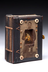 BEE KEEPER - Daniel Essig